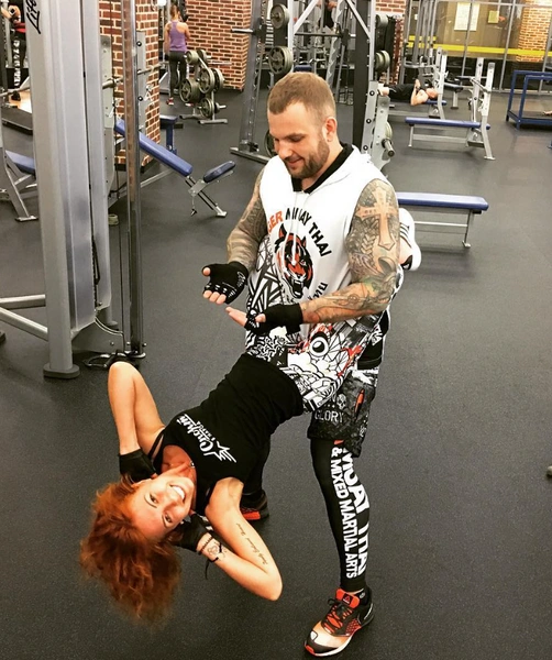 Хвалился дружбой с Дуровым, шейхами: убитый криптомошенник Роман Новак располагал к себе людей и ...