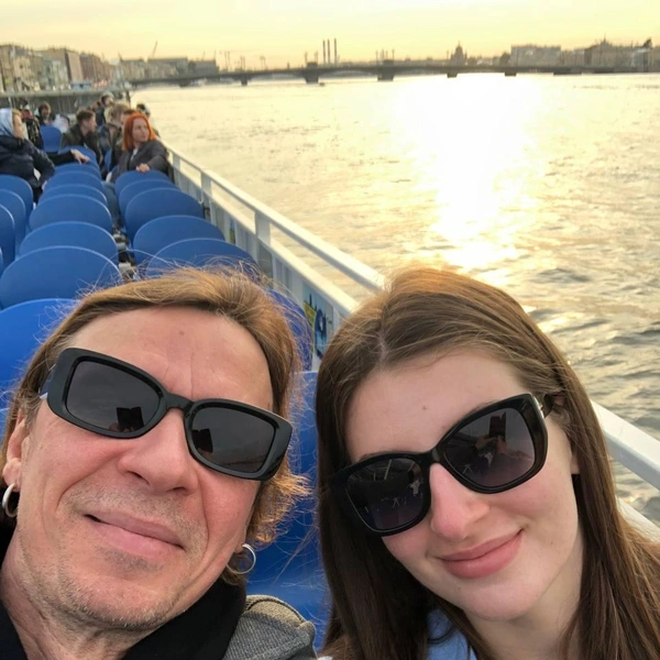 Пишет песни и выступает с отцом: как сейчас выглядит повзрослевшая дочь Найка Борзова | StarHit ...