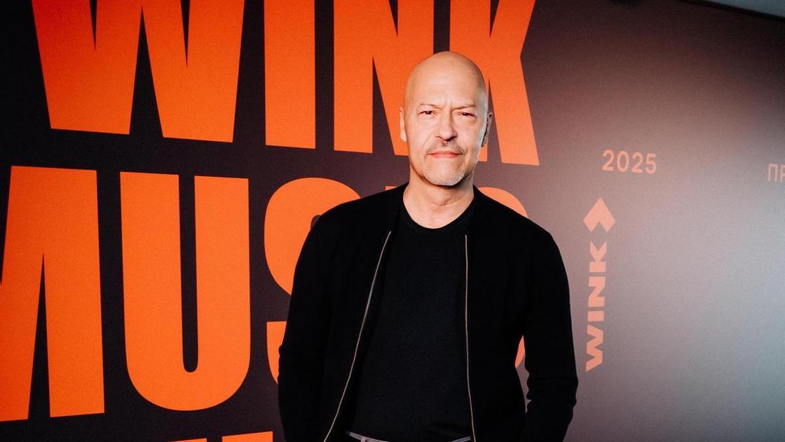 Бондарчук скрывается от камер, Бортич хохочет, Минекаев не отходит от жены на презентации Wink ...