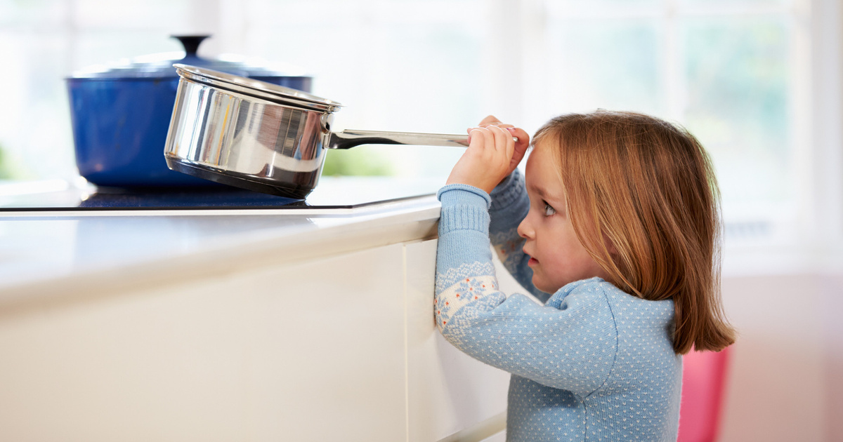 «Осторожно, горячо»: как обезопасить малыша от ожогов — Parents.ru ...