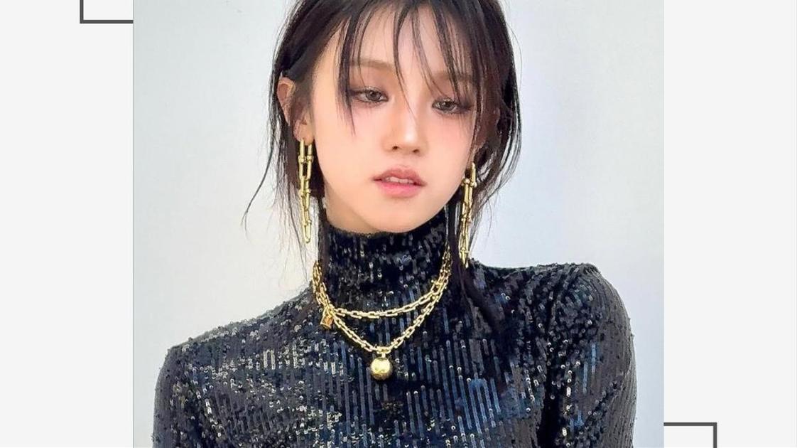 Низкий хвост и длинные серьги: Юци из (G)l-DLE показала нарядный образ на зиму 2025 | theGirl