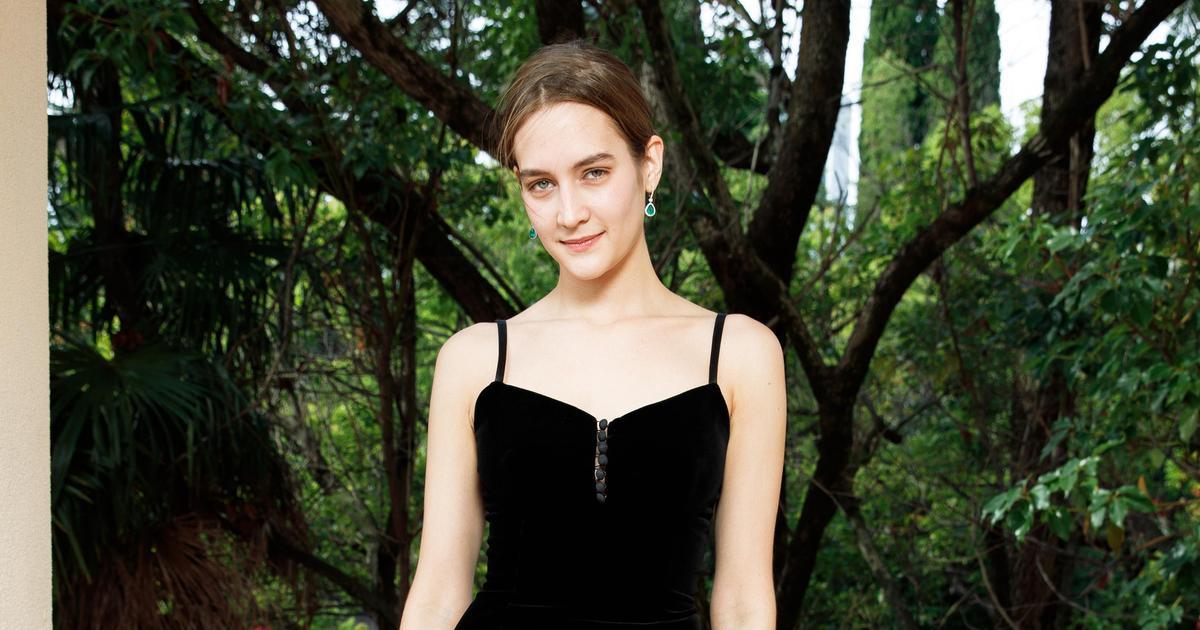 Награда за роль Ники Турбиной, гордость за брата и разрыв с Палем. Лиза Янковская и ее борьба с ...