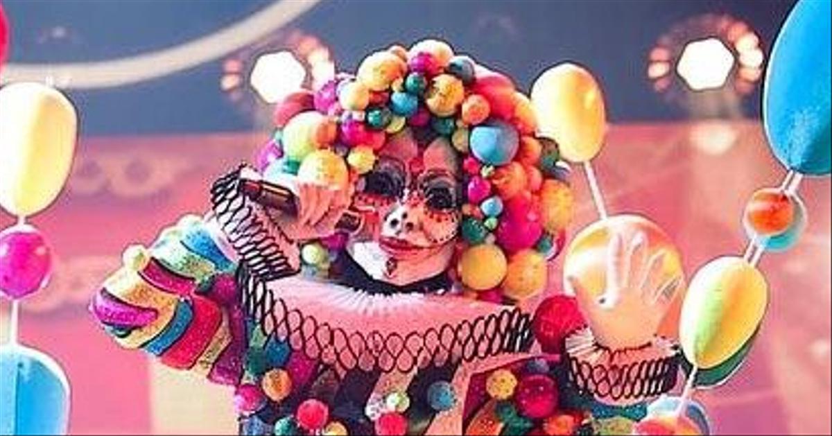 Лазарев узнал в Арлекине подругу и был прав: в шоу «Маска» раскрыли молодую певицу | StarHit ...