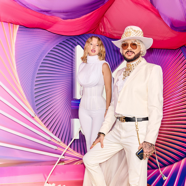 Бузова осадила ведущих, SHAMAN назван легендой, Лепс удивил молодой спутницей — премия МУЗ-ТВ ...