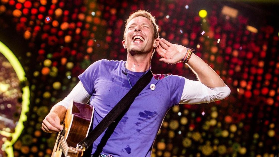 Женатый миллиардер Энди Байрон пришел на концерт Coldplay с любовницей: их объятия крупным ...