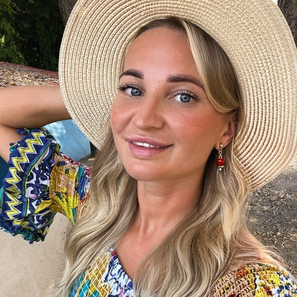 Тело Юлии Бурцевой, умершей после пластики, до сих пор не передано ...