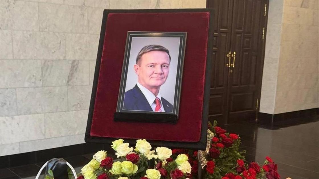 Игнор от свекрови и ласковые объятия с падчерицами: как Полина Корнеева прощалась с Романом ...