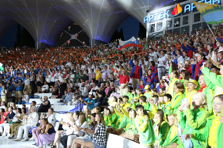 Бабкина помолодела, Красько показала взрослую красавицу дочь, Гармаш прервал отпуск: «Алые ...