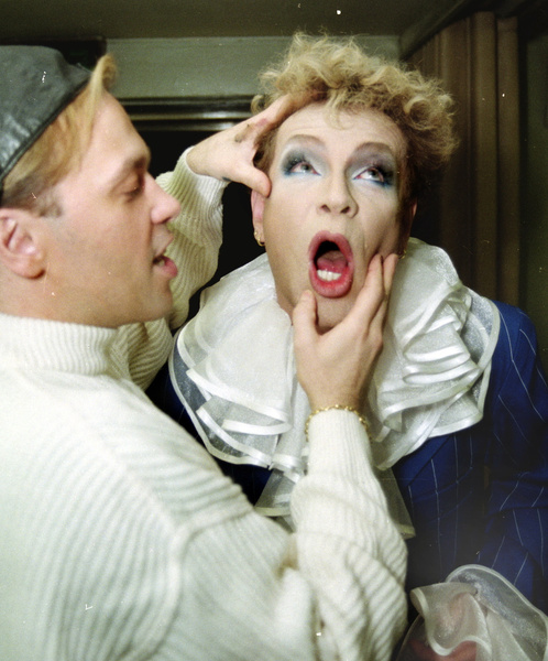 Оживал лишь на сцене с маской на лице. Редкие фото Бориса Моисеева, который боялся показаться ...