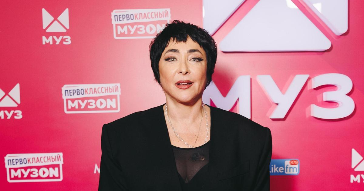 Лолита не унывает: «Пою за еду, а Гуляев рубашки из новой коллекции дарит. Хорошо быть ...