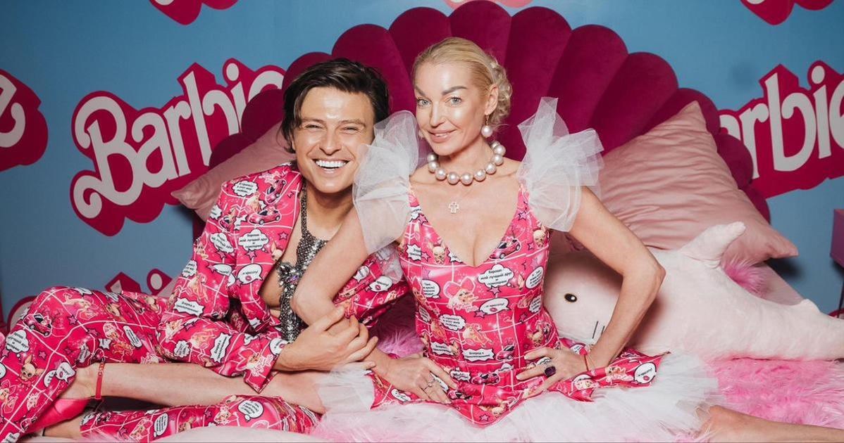 Волочкова подшофе, Шаляпин в пиджаке на голое тело и парад фриков: показ «Барби» в России ...