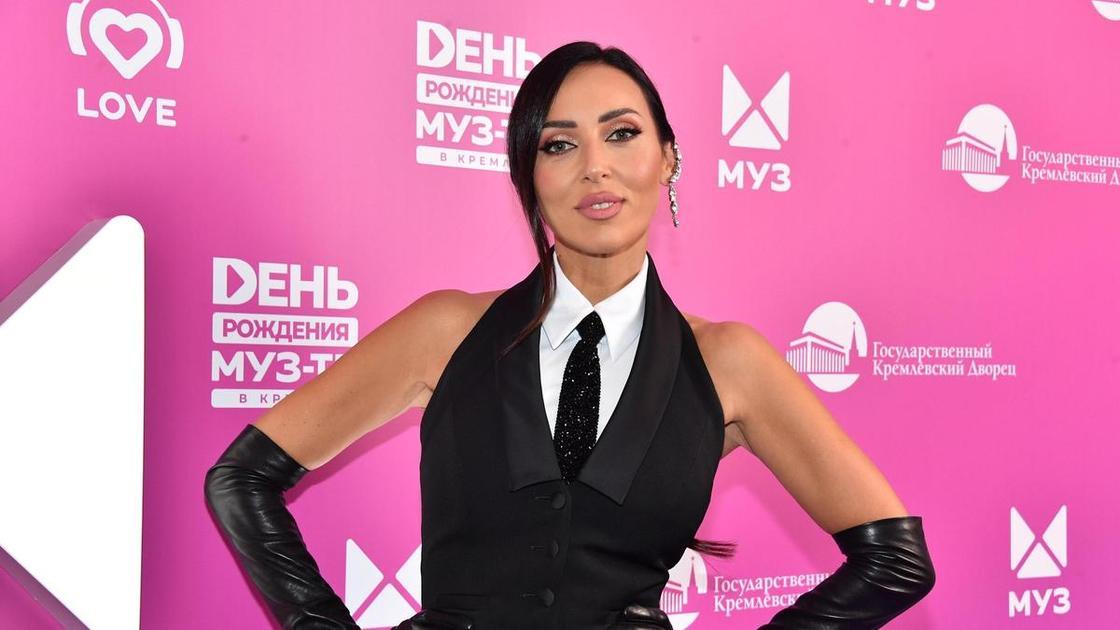 Терпевшая измены мужа Алсу: «Глупость — быть покорной женой, которая всегда довольна» | StarHit ...