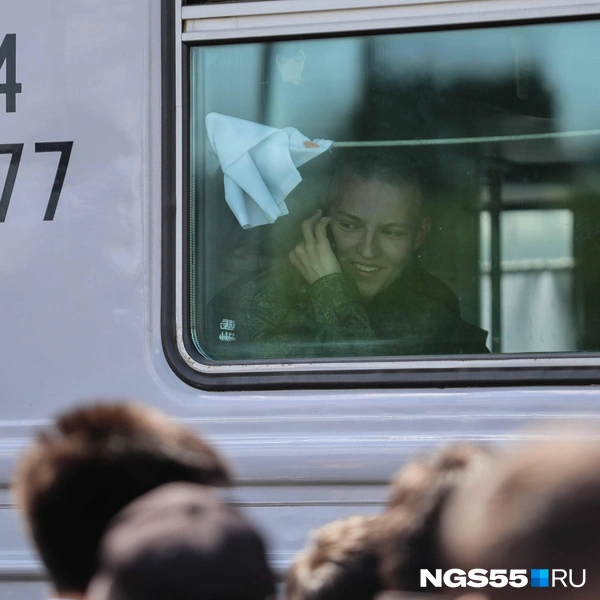 Как в Омске провожали весенних призывников: репортаж с перрона вокзала ...