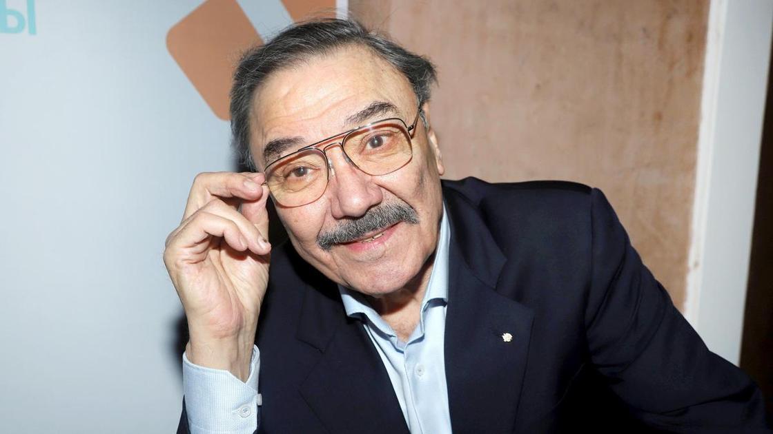 «Могу подарить детей». Как Рустам Сагдуллаев шокировал будущую жену и стал Ромео в ленте «В бой ...