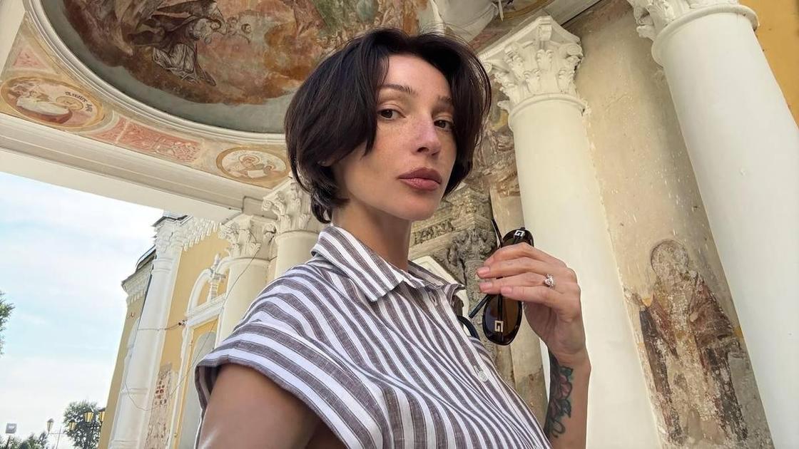 Умные книги и путешествия по святым местам: Ивлеева превратилась в интеллигентную даму после ...