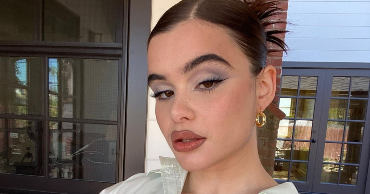 Блестящий розовый маникюр: Барби Феррейра показала модный весенний ...