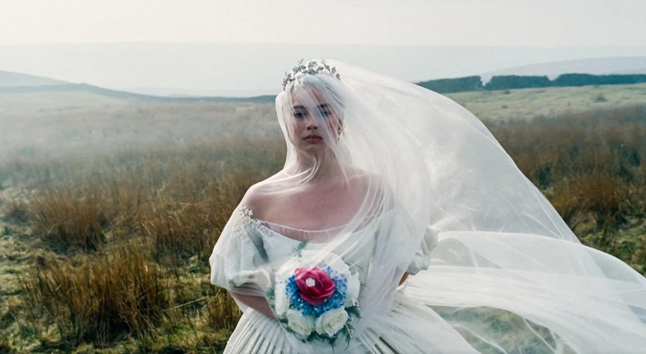 Красивые, но скандальные: почему все ругают наряды Марго Робби из ...