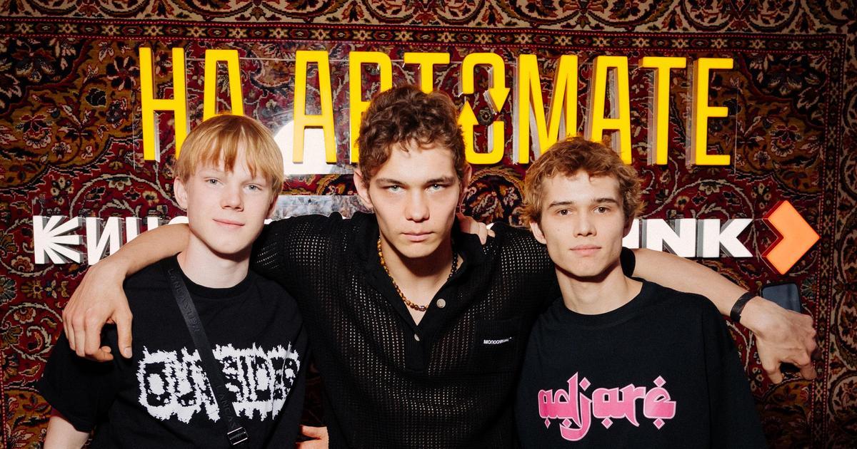 Отращивающий волосы Минекаев с женой, влюбленный Копейкин, Могильников, окруженный девочками ...