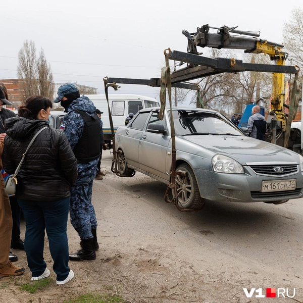 В Волгограде прошел масштабный рейд силовиков по мигрантам — как это ...