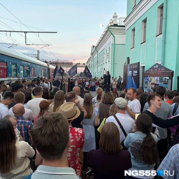 Актеру Сергею Безрукову подарили от омичей 50-килограммового медведя ...