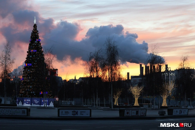 Огненный рассвет в Москве: яркие фото и видео морозного утра — когда ...