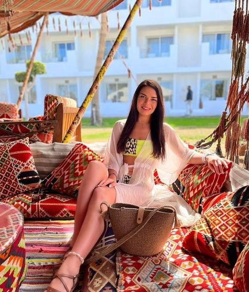 «Целую каждую плиточку этого места»: мать выпавшей с 11 этажа вице-президента «Локо-банка ...