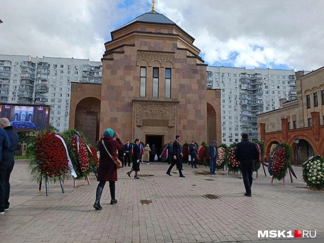 Как и где проходит прощание с Тиграном Кеосаяном: фото и видео онлайн - 28 сентября 2025 ...