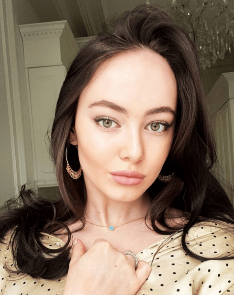 Отличница из обеспеченной семьи с внешностью модели: что известно о девушке сына Малинина | STARHIT