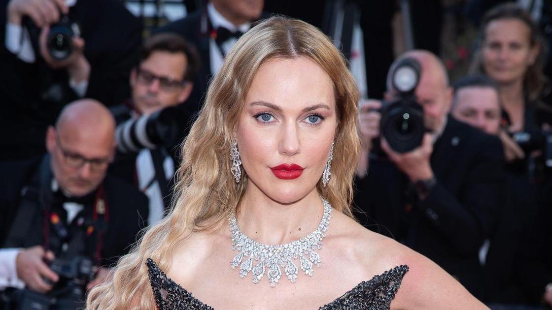 Мерьем Узерли: «Если рядом мужчина, который вас унижает, нужно спросить себя, почему вы это ему ...