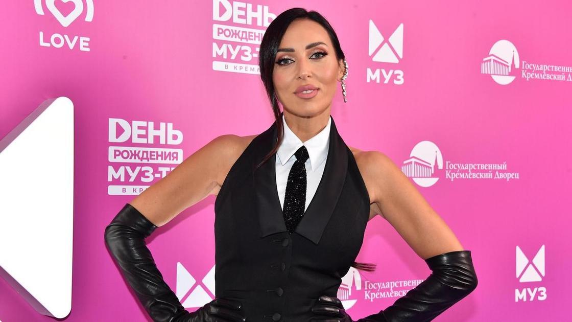 Алсу высказалась о пластических операциях: «Я хочу сохранить молодость и помогаю своему телу и ...