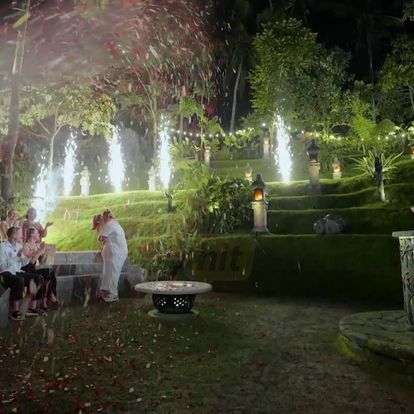 Айза выходит замуж в третий раз: жених моложе нее на 10 лет | StarHit (СтарХит)