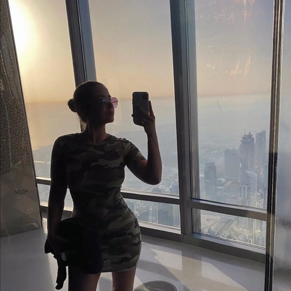 Томный голос, секси-позы и намеки на одиночество: дочь Анны Ковальчук Злата стала певицей ...