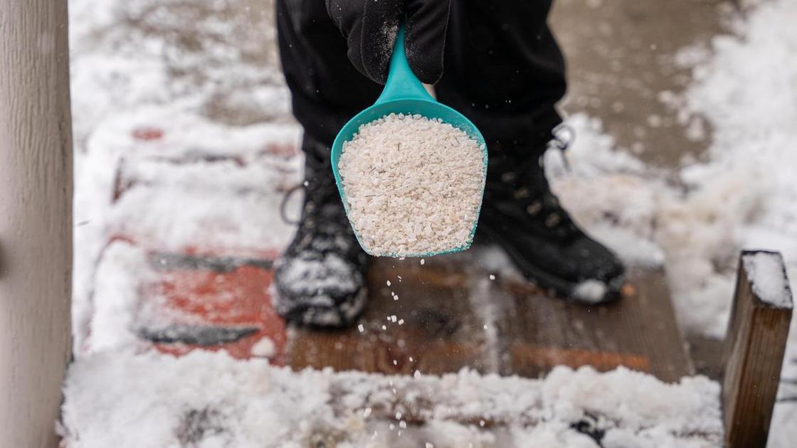 Какими реагентами посыпают наши дороги зимой | Вокруг Света
