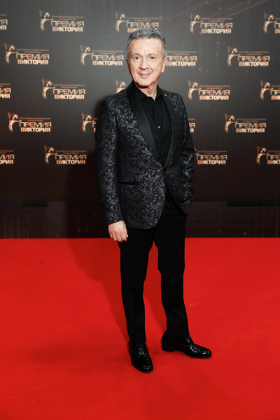 ASTI прятала ноги после операции, Лолита — лицо, Киркоров вышел с новой спутницей, а «Город 312 ...