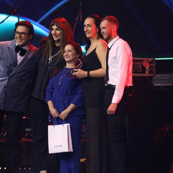 Варнава села на шпагат с 85-летней бабушкой, а Агутин заставил всех танцевать на Народной премии ...