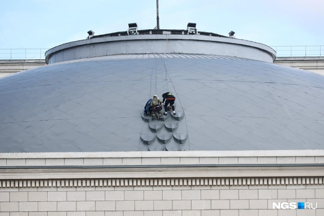 На купол НОВАТа возвращают «чешую» — фото - 13 сентября 2025 | НГС.ру