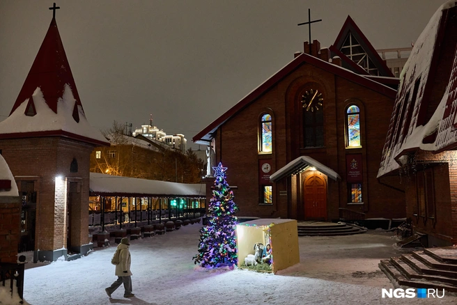 Новосибирские католики отметили Рождество — 20 кадров с торжественной ...