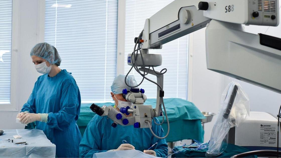 Жительница Новосибирска потеряла глаз из-за осложнений после ночных контактных линз | StarHit ...