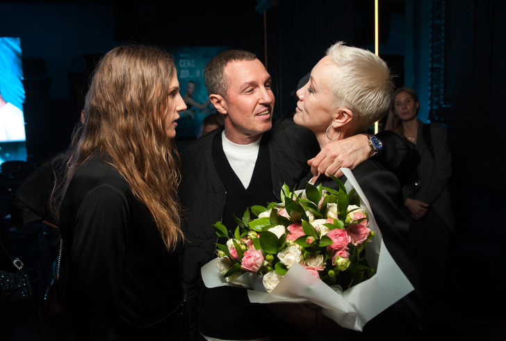 Дарья Мороз обнималась с Игорем Верником, Яна Кошкина сражала формами: премьера сериала «Секс ...