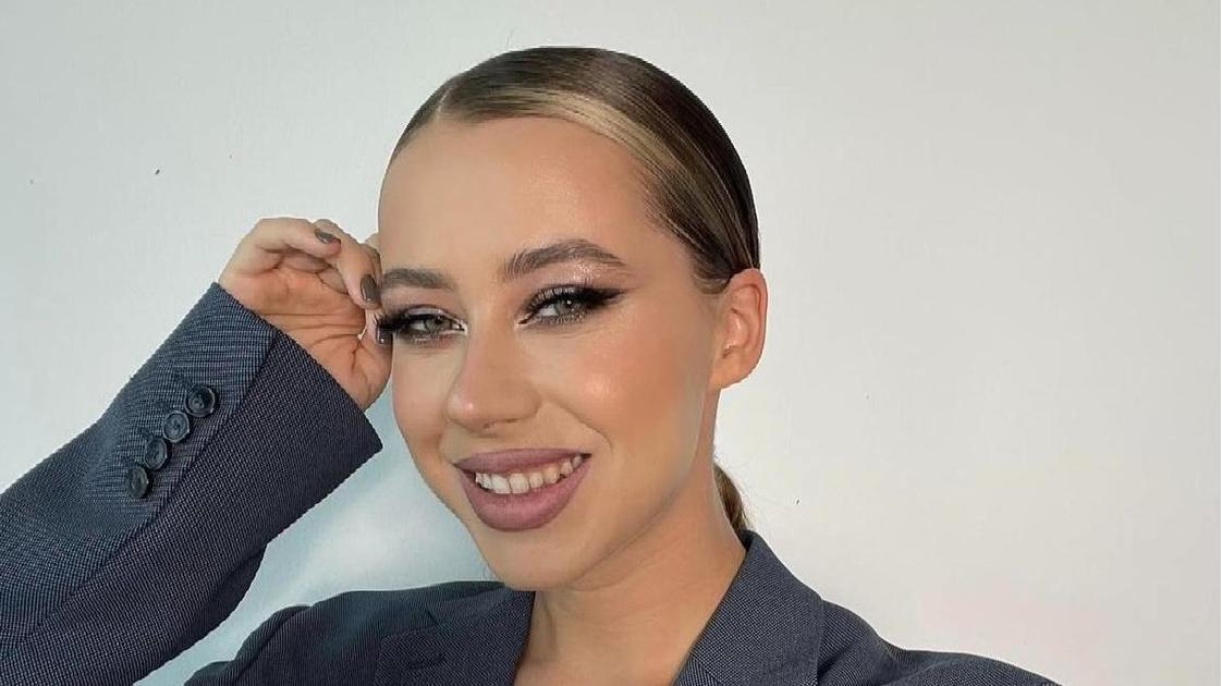 Первое фото Саши Митрошиной в момент задержания: блогер прилетела из Дубая, чтобы купить ...