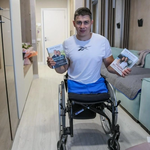 Жена покорившего Эверест без ног Рустама Набиева вспомнила, как тот ...