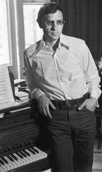 Потерял связь с дочкой, а вторая жена пыталась «отжать» квартиру. Волны памяти Давида Тухманова ...