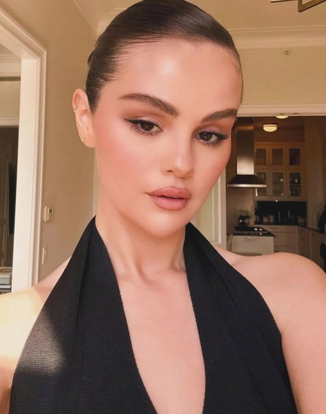 Берет пример с Бибера? В Сети возмущаются манерами Бенни Бланко, с которым Селена Гомес ...