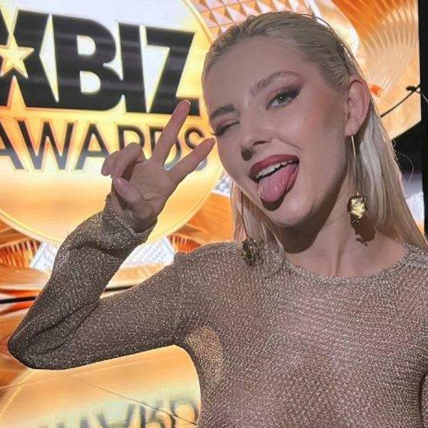 Порноактриса из Омска Ева Эльфи рассказала, как вышла замуж и почему решила сменить гражданство ...