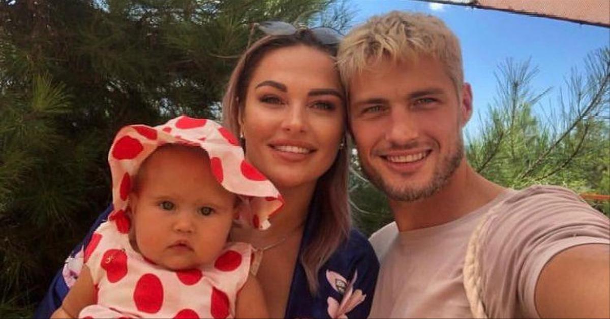 «Как он любит делать сюрпризы!»: звезда «ДОМа-2» Александр Задойнов растрогал жену, вернувшись ...