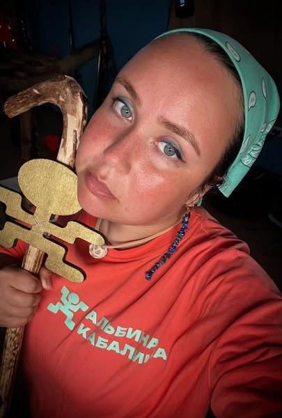 «Хотела виниры, ее не устраивало, как она выглядит»: подруга раскрыла тайны Вали Карнавал ...