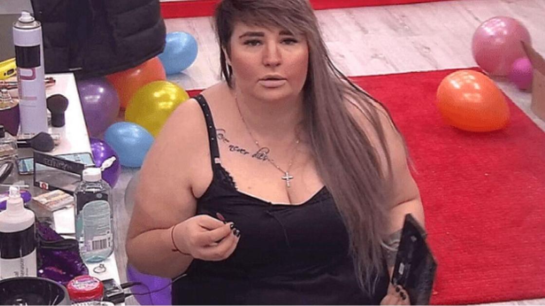 «Обожаю свою фигуру»: сбросившая почти 100 кг Саша Черно обтянула комбинезоном соблазнительные ...