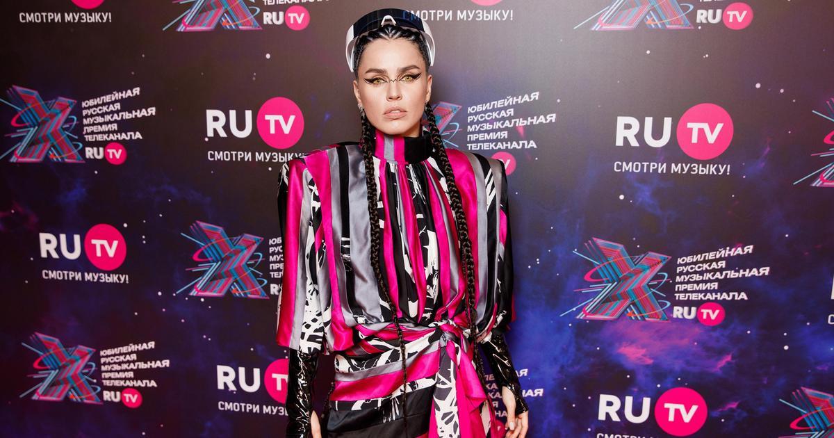 От стюардессы до иконы стиля. Как Zivert стала певицей, почему уходила со сцены и скрывала ...