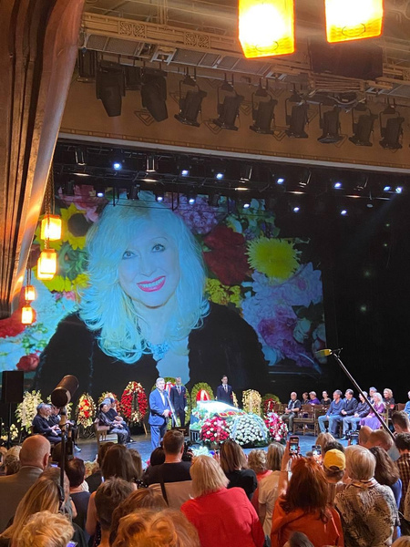 В Москве прощаются с Ириной Мирошниченко. Репортаж | STARHIT