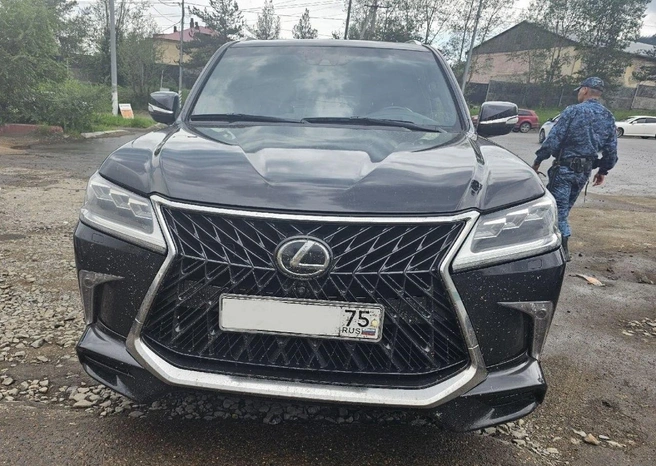 Приставы конфисковали автомобиль Lexus LX 750 в Чите за долги по налогам на сумму более 4 ...
